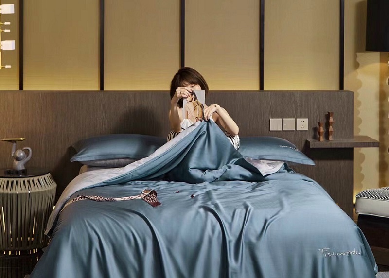 Canh Thân 1980 phù hợp màu sắc chăn ga Tencel nào?